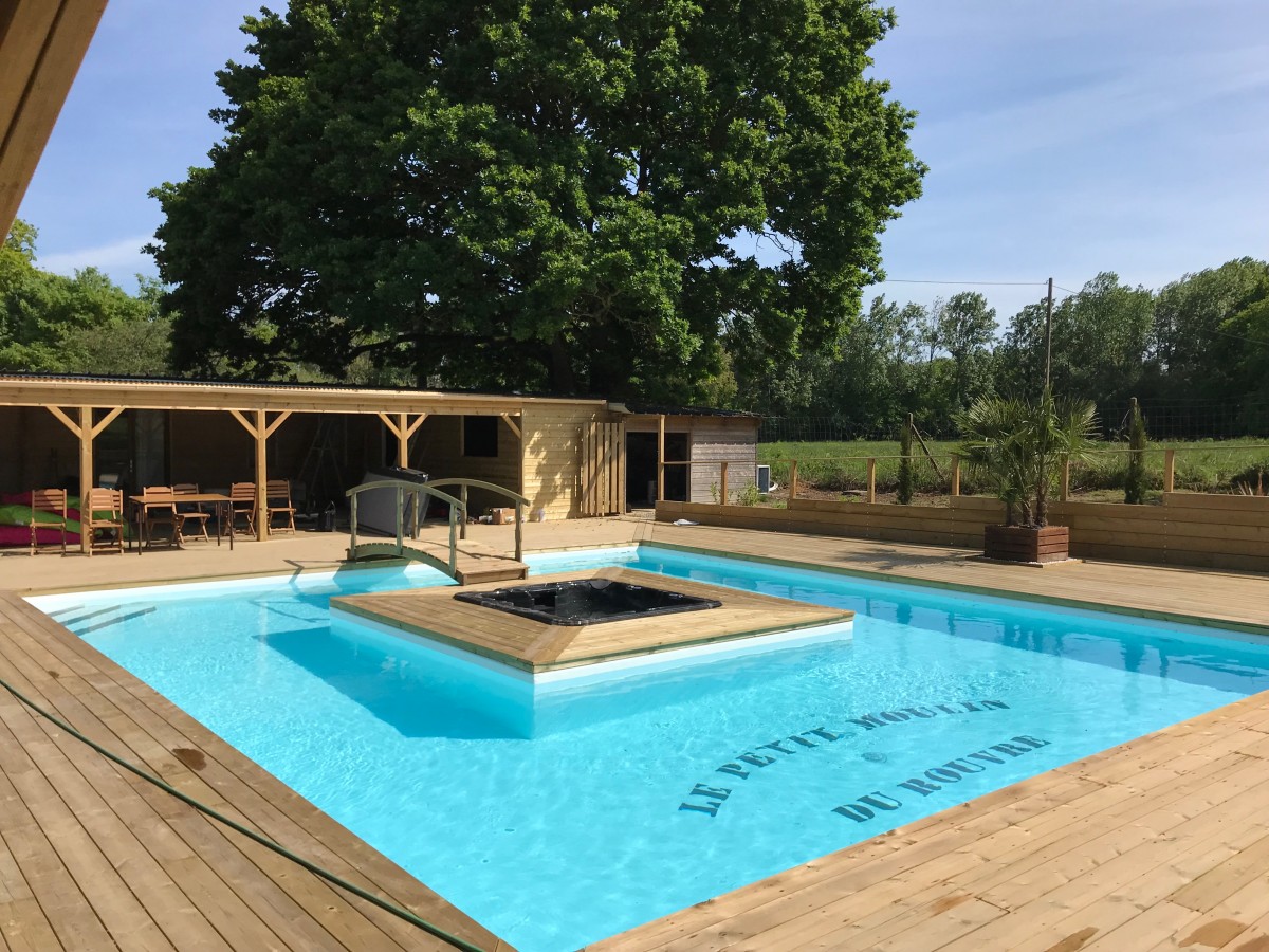 PISCINE LOISIRS 35 à Rennes - pisciniste à Rennes - Aquilus Piscines