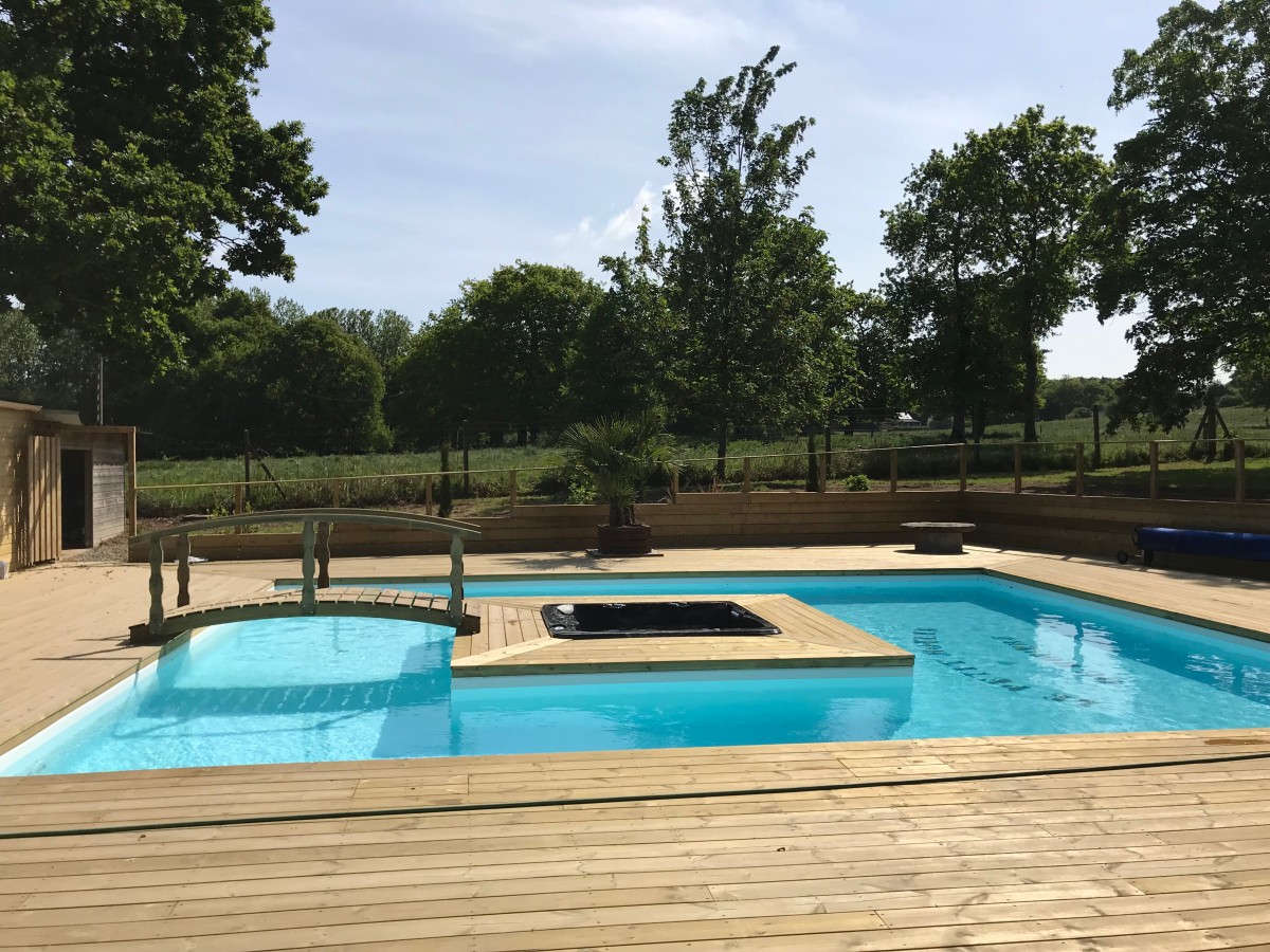 PISCINE LOISIRS 35 à Rennes - pisciniste à Rennes - Aquilus Piscines